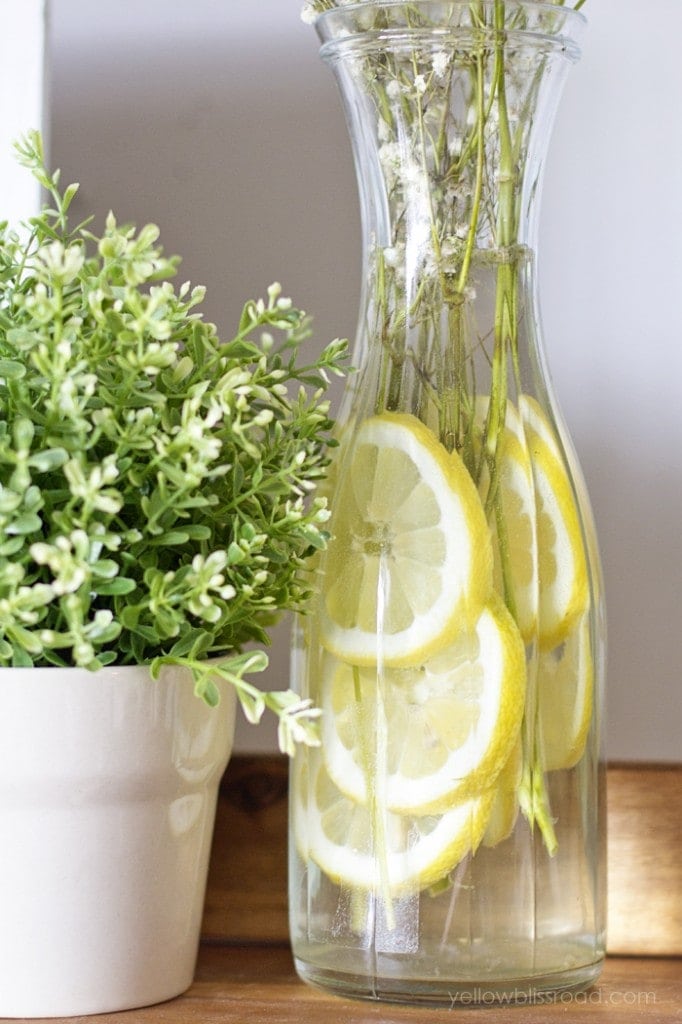 Flavored Lemonade Bar with Free Printables | YellowBlissRoad.com