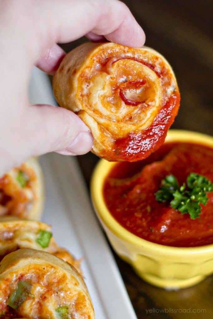 Easy Pizza Pinwheels Recipe | YellowBlissRoad.com
