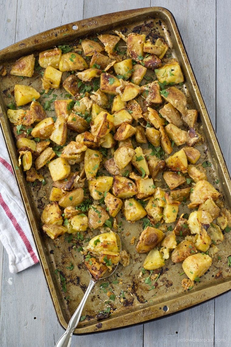 Roasted Garlic Potatoes Recipe | YellowBlissRoad.com Roasted Garlic Potatoes Recipe | YellowBlissRoad.com