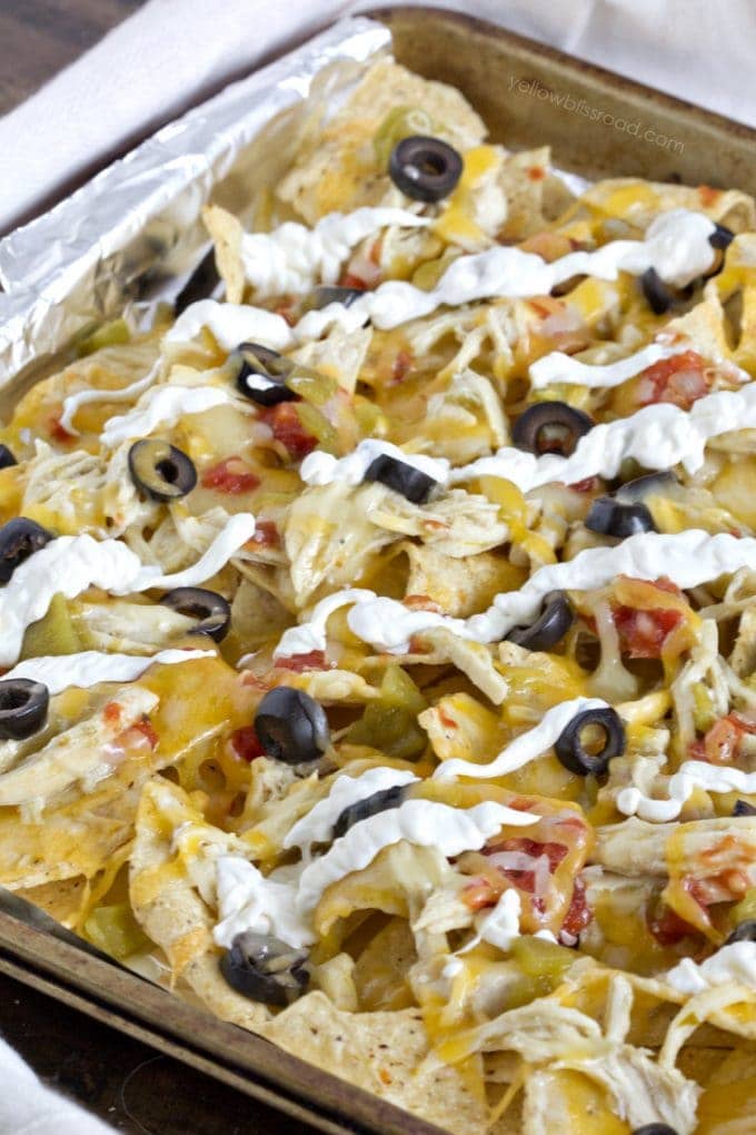 Green Chile Chicken Enchilada Nachos | YellowBlissRoad.com