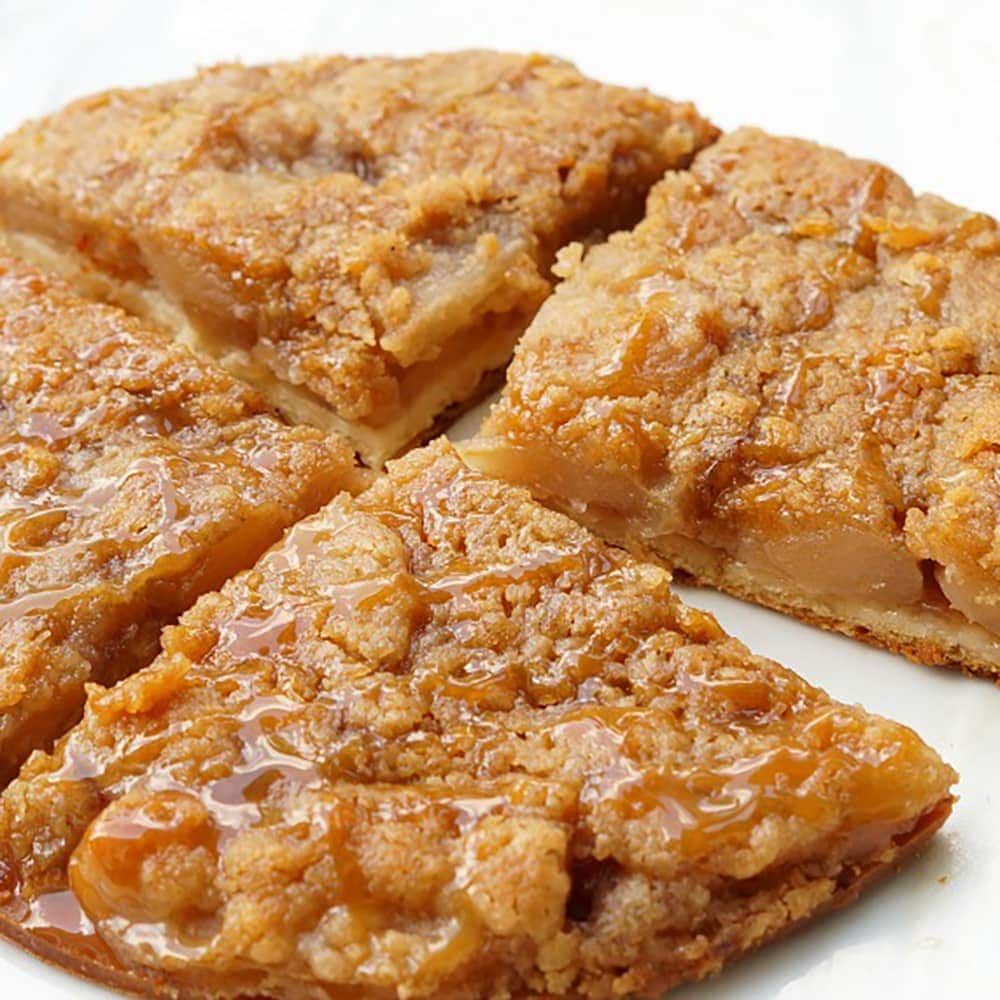 Caramel Apple Pie Pizza - Delicious Fall Dessert Idea