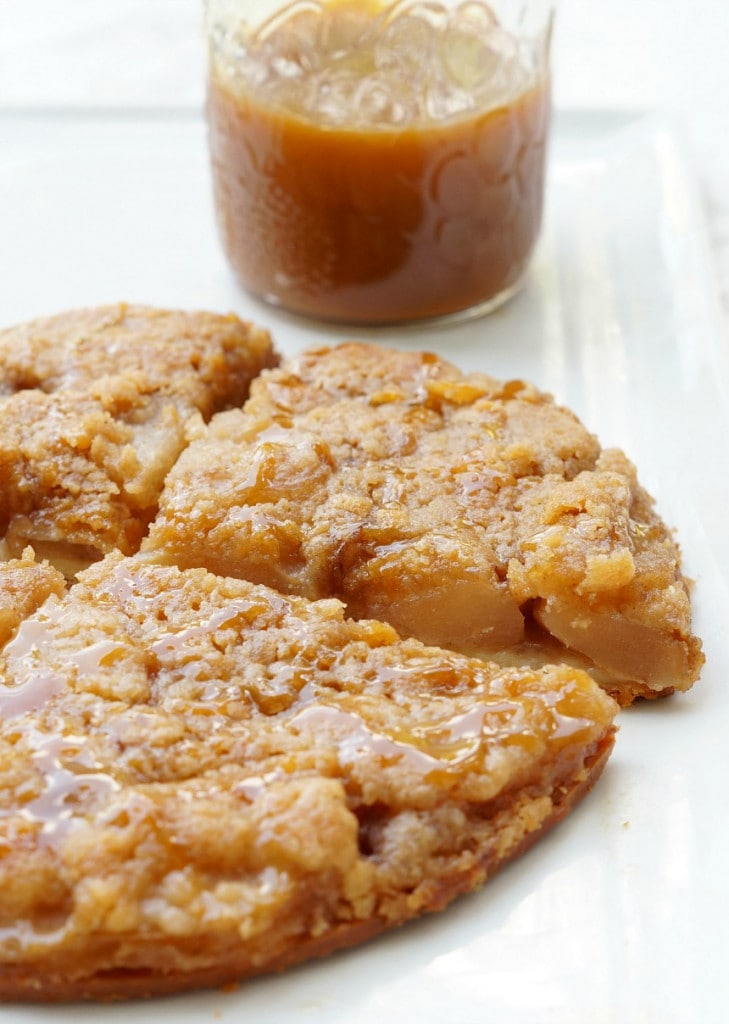 Caramel Apple Pie Pizza - Delicious Fall Dessert Idea