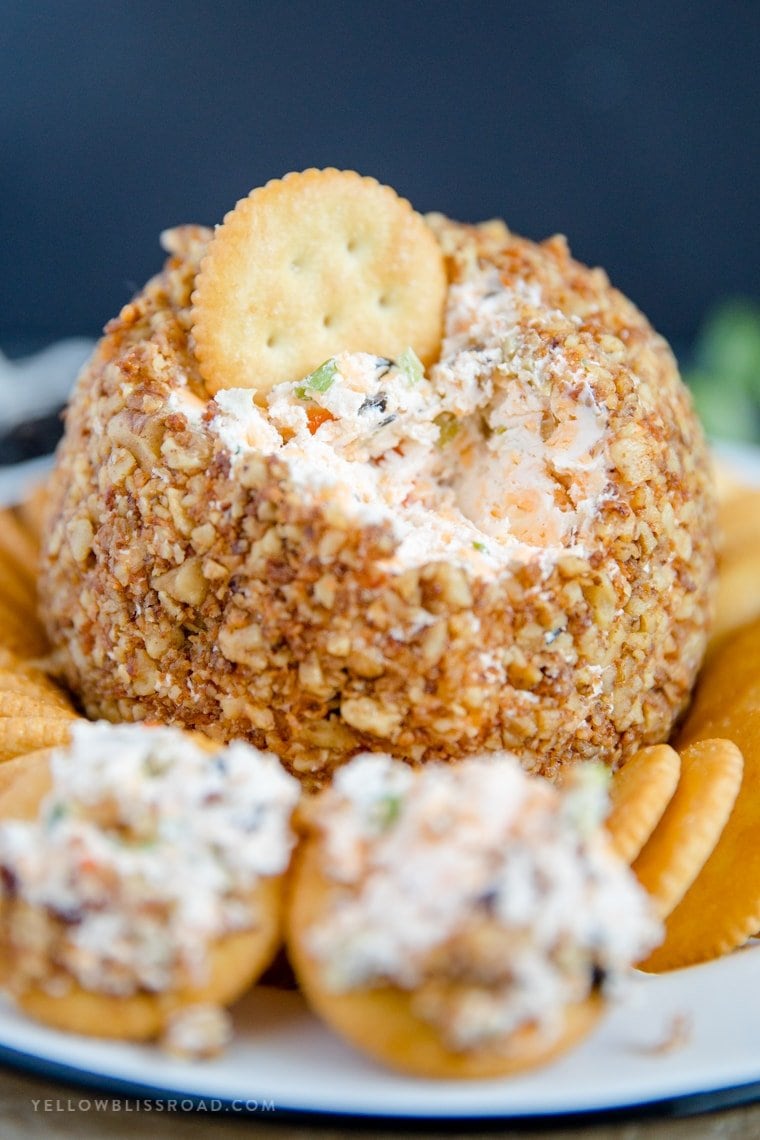 Bacon Ranch Cheeseball | YellowBlissRoad.com