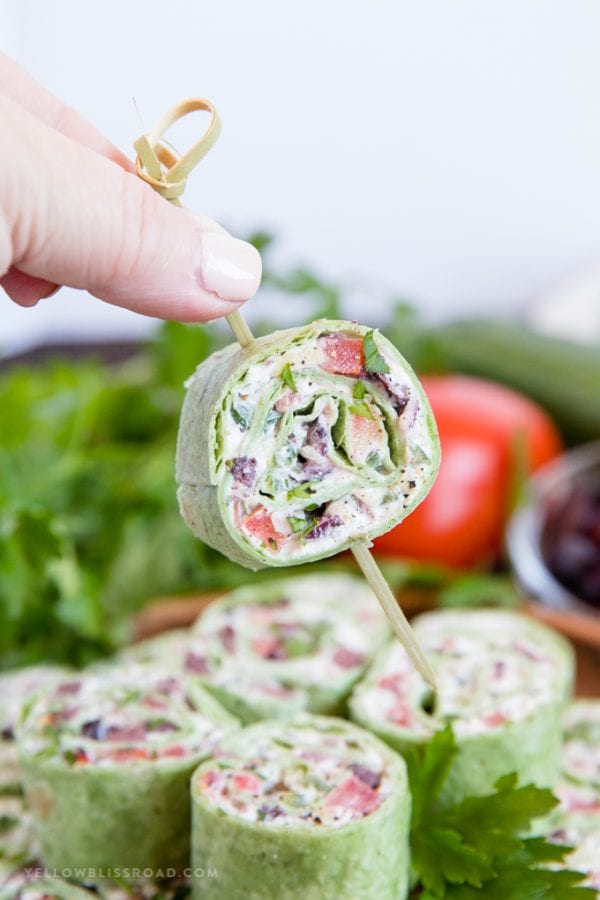 Greek Salad Pinwheels | Appetizer | YellowBlissRoad.com