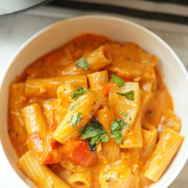 Instant Pot Chicken Pasta Recipe | YellowBlissRoad.com