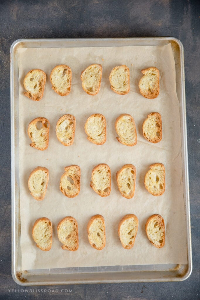 Easy Crostini Recipe (Little Toasts) | YellowBlissRoad.com