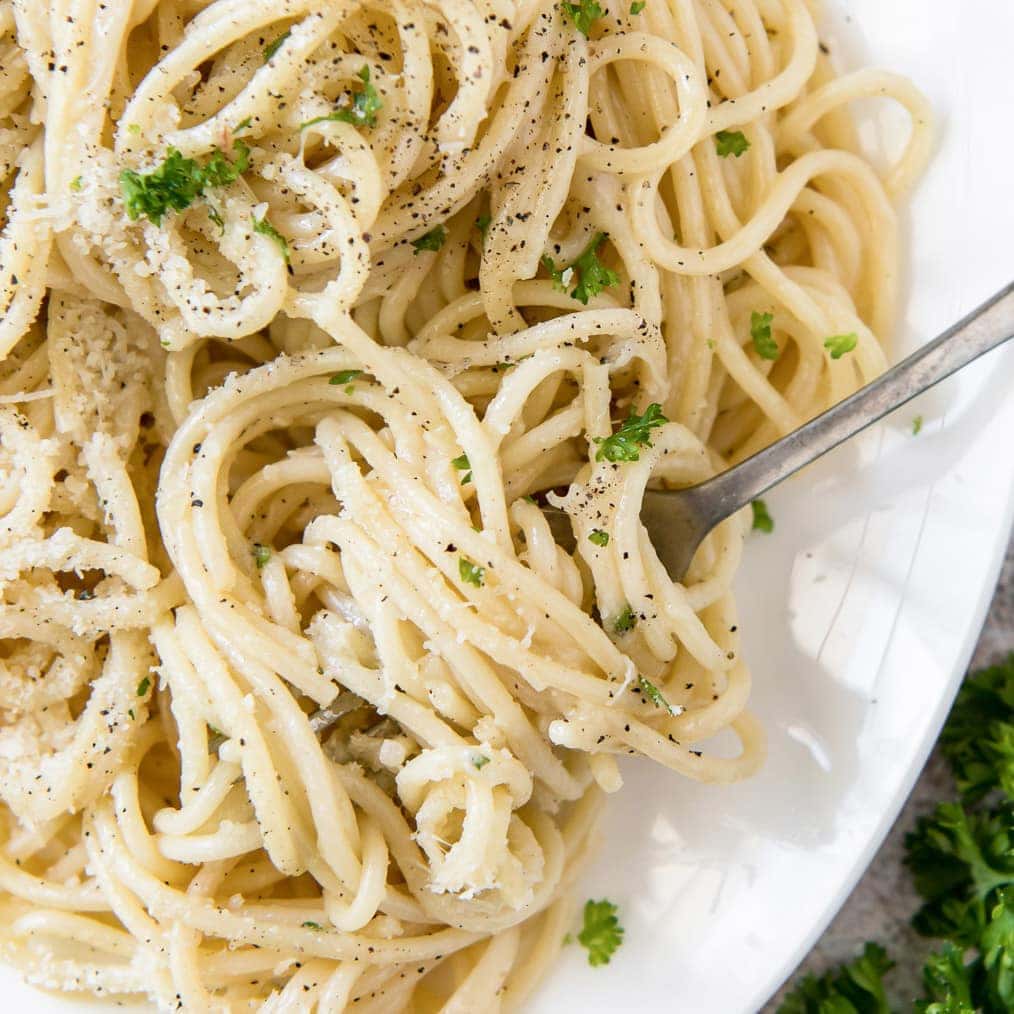 Creamy Cacio e Pepe Recipe | YellowBlissRoad.com