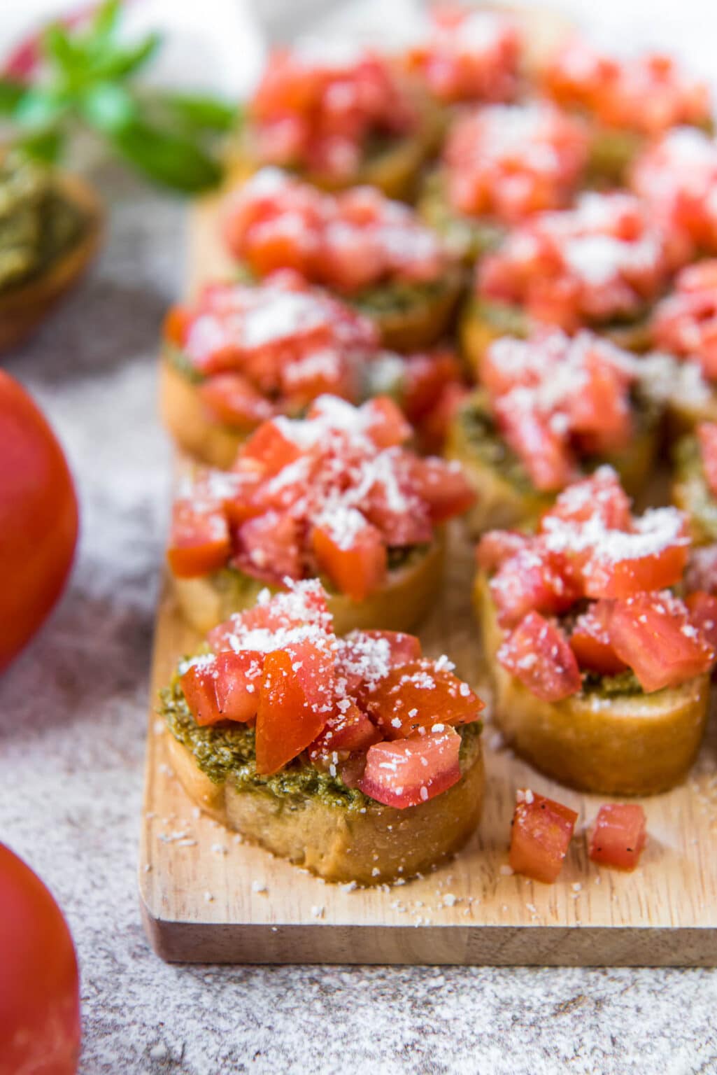 Easy Crostini Recipe (Little Toasts) | YellowBlissRoad.com