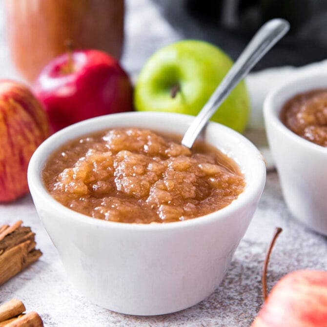 Instant Pot Applesauce (20 Minutes!) | YellowBlissRoad.com