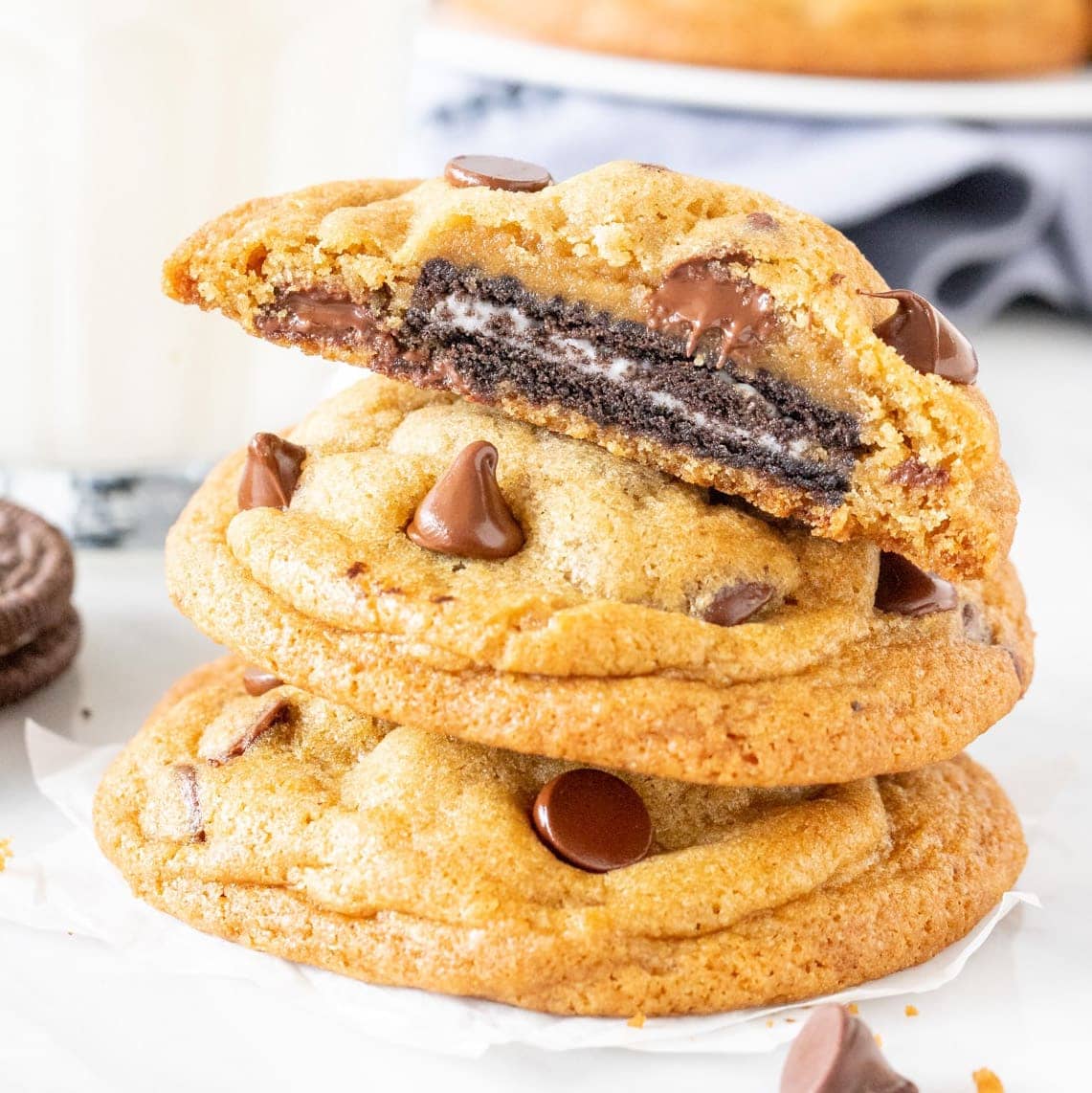 Oreo Stuffed Cookies with Chocolate Chips | YellowBlissRoad.com
