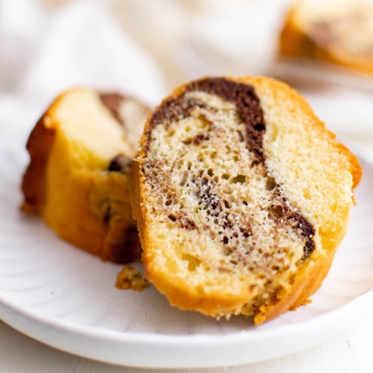Easy Marble Cake (5 Ingredients!) | YellowBlissRoad.com