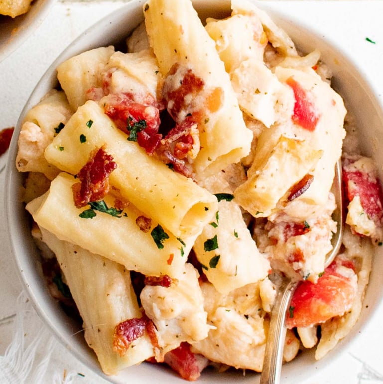 Cheesy Chicken Pasta Bake | YellowBlissRoad.com