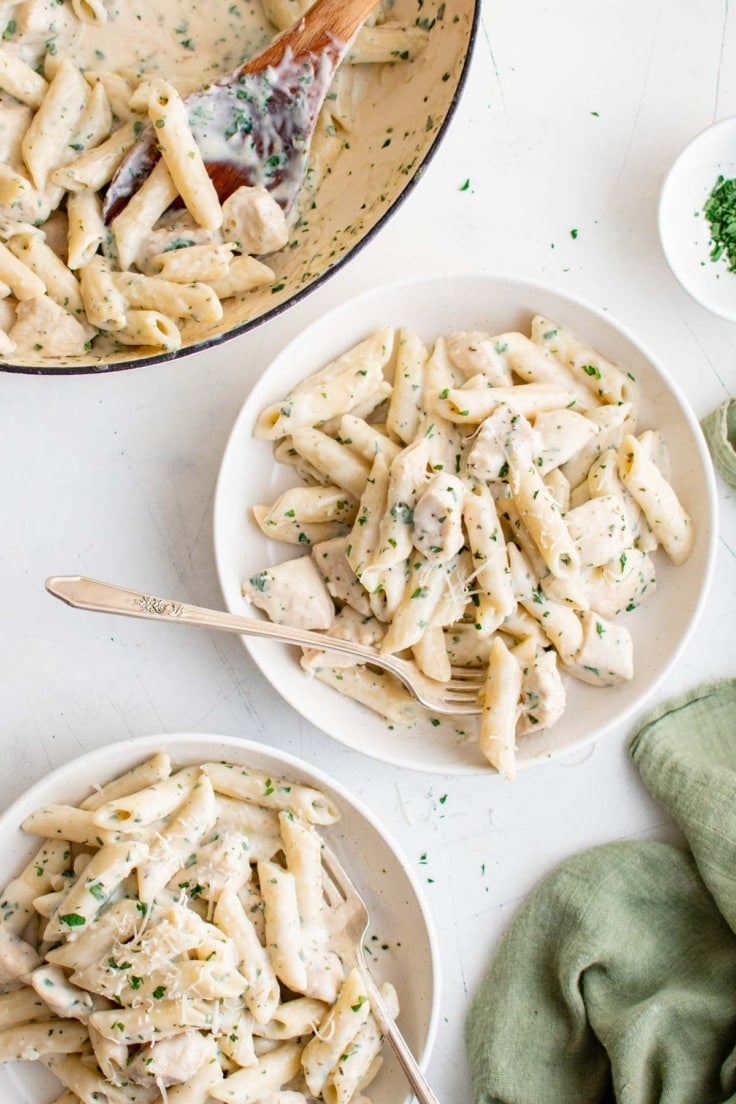 Creamy Garlic Chicken Pasta {Easy 25-Minute Dinner} - Yellow Bliss Road