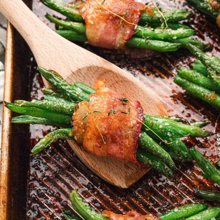 Easy Crispy Air Fryer Bacon | YellowBlissRoad.com Easy Crispy Air Fryer Bacon | YellowBlissRoad.com