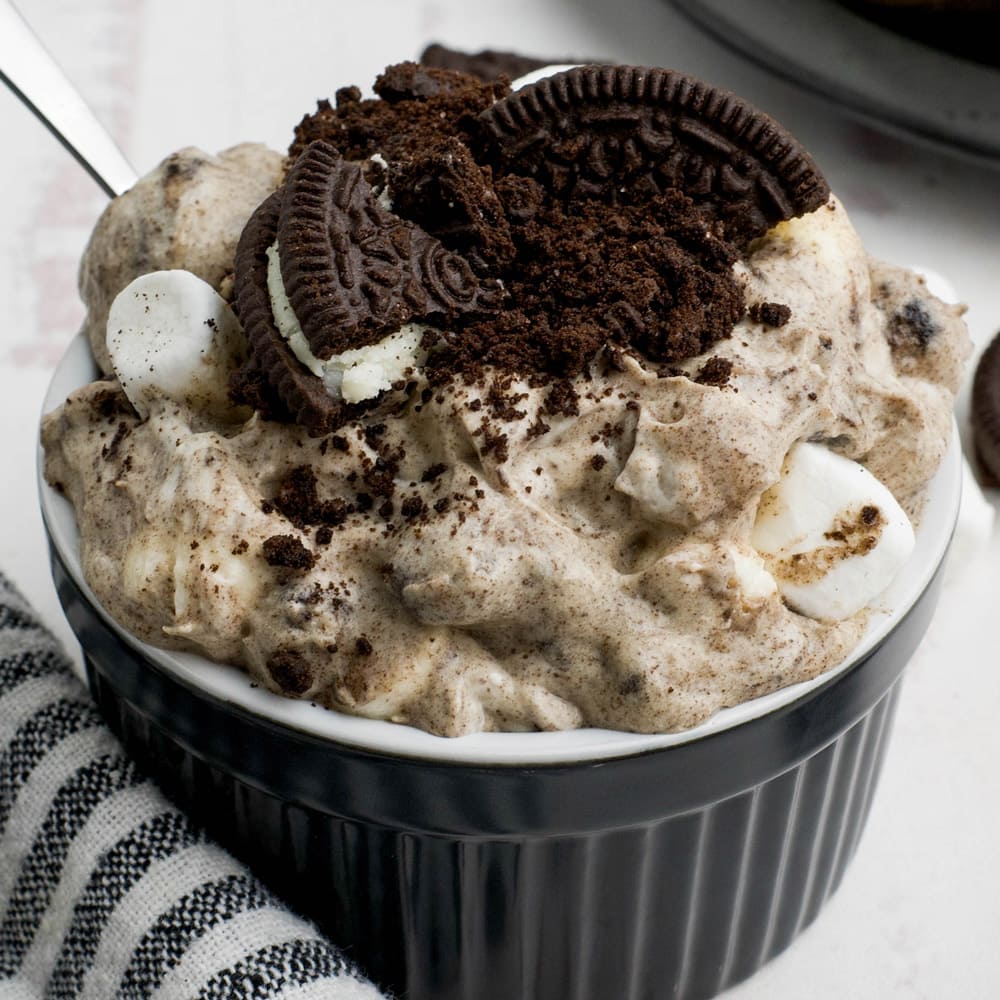 Easy Oreo Rice Krispie Treats | YellowBlissRoad.com