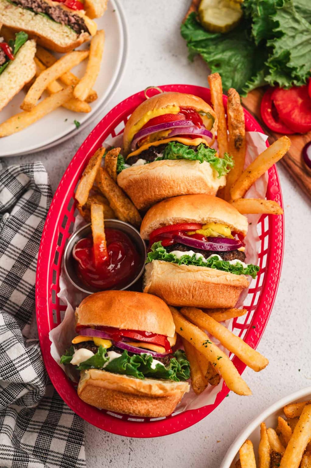 The Best Grilled Hamburger Sliders | YellowBlissRoad.com