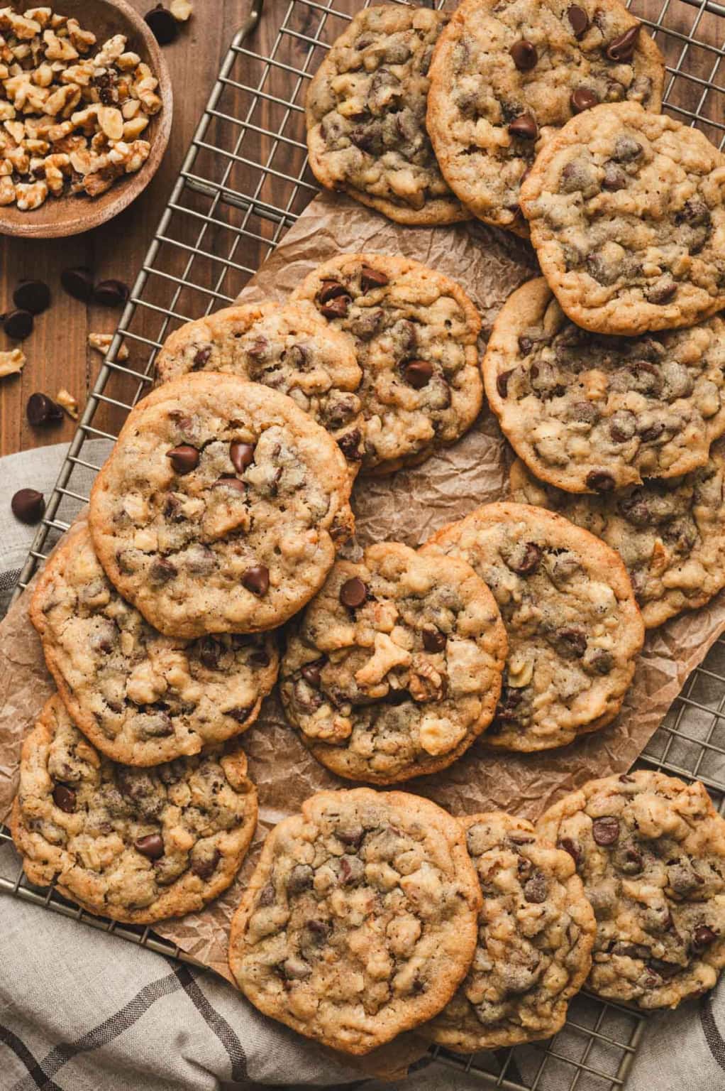 DoubleTree Chocolate Chip Cookies {Crispy Edges + Soft Center} – Yellow ...